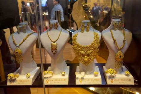 سعر الذهب اليوم 5 3 2024 بداية التعاملات شوف عيار 21 وصل كام صوت