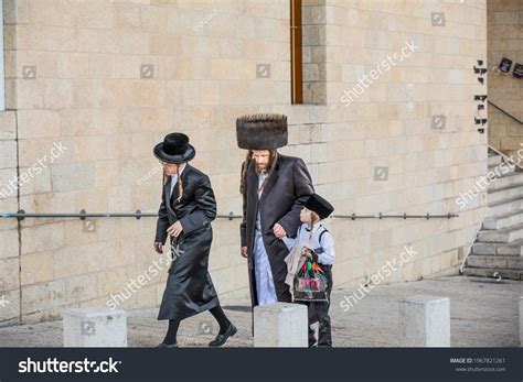 Orthodox Jewish Clothing