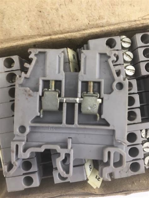 Square D Class 9080 Type M4 6g Terminal Block Sections Grey 03557