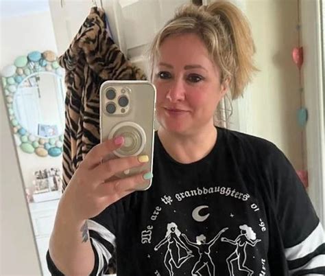 女作家收變態男發來露體相 「神回應」嚇窒對方 獲網民大讚 星島日報