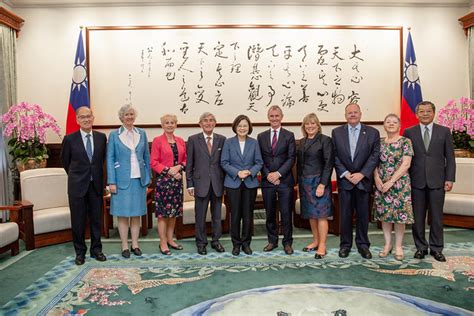接見英國會議員團 總統：臺英高層互訪頻繁並建立多項固定對話機制 盼支持洽簽自由貿易協定