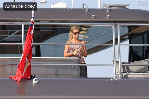 Brooks Nader Sexy Spotted Flaunting Her Hot Cleavage In A Skin Tight