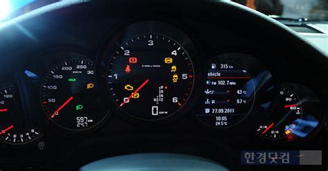 포토 포르쉐 파나메라 디젤 기술 엿보이는 계기판