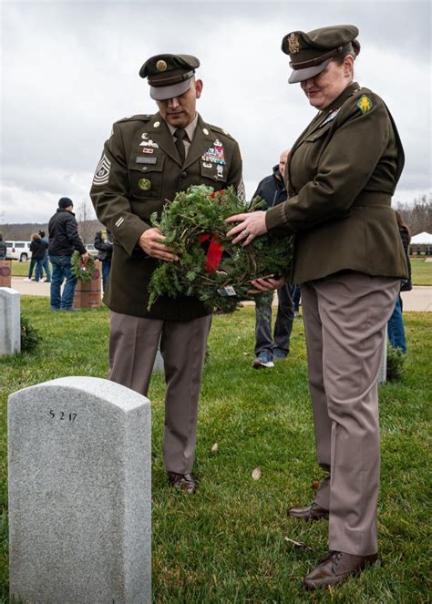 Fort Leonard Wood Community Honors Veterans During Wreaths Across
