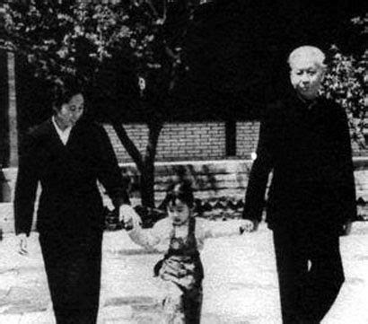 王光美穿旗袍惹江青吃醋 文革中险被整死 图 资讯 凤凰网