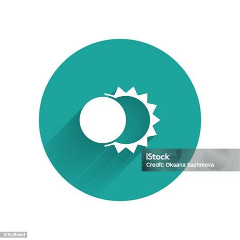 긴 그림자로 격리 된 태양 아이콘의 흰색 일식입니다 총 수중 음파 탐지기 일식 녹색 원 버튼입니다 벡터 일러스트레이션 0명에 대한 스톡 벡터 아트 및 기타 이미지 Istock
