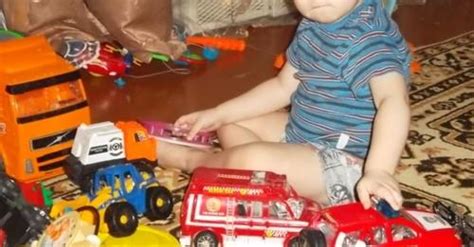 Всяка неделя в 8 часа сутринта отивах в дома на сина ми за да играя с внука си Но това което