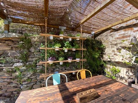 Jardines Colgantes Para Patios Y Terrazas Hechos A Medida Con Estantes De Madera Y Cuerda El