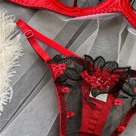 Badu Bg Елегантно бельо Комплект сутиени с флорална дантела Луксозно добре изглеждащо бельо