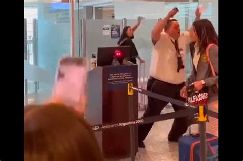 Video El Eufórico Festejo De Un Empleado De Aeropuerto En El Gol De