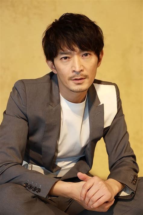 大人の男のお手本。【津田健次郎さん】のダンディな髪型のつくり方 Camil