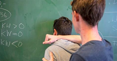 Schüler Schlägt Lehrer Direktorin Packt Aus „es Wird Immer Schlimmer