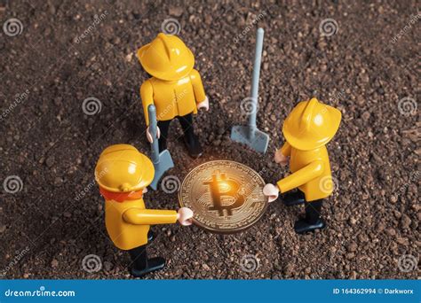 LEGO Hard Hat Emmet Minifigure Editorial Image CartoonDealer Com 164536554