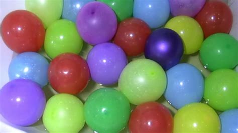 Шарики воздушные с водой.Шарики с водой смотреть онлайн видео от Киндер ...