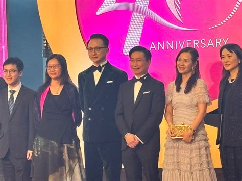 中大醫學院40周年︱段崇智辭職後首露面 晚宴滿場飛與賓客談笑風生 星島日報