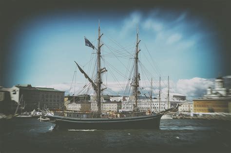 무료 이미지 바다 구름 하늘 보트 건물 차량 돛대 항구 성당 핀란드 헬싱키 선박 큰 포장 마차 항해중인 배 긴 배 갤리온 선 유령선