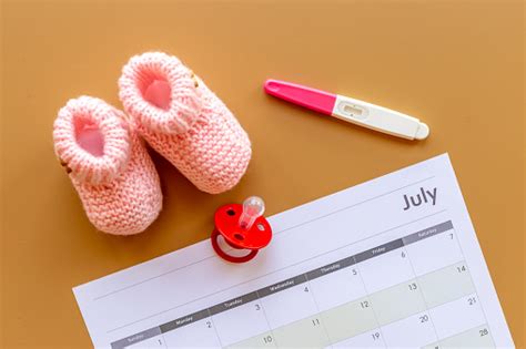 임신 테스트와 분홍색 아기 소녀 부팅 모셔후드 및 임신 개념 0명에 대한 스톡 사진 및 기타 이미지 0명 건강 검진 건강 검진 결과 Istock