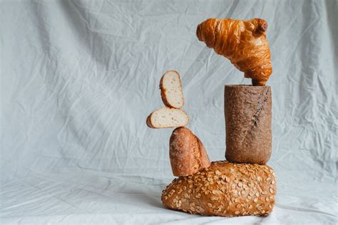 건강한 식생활 계층화 된 곡물 구성 귀리 귀리 빵 균형 디스플레이 러스틱 맛있는 미니멀리스트 배경 베이지 베이커리 베이킹 빵 신선한 쌓여 있는