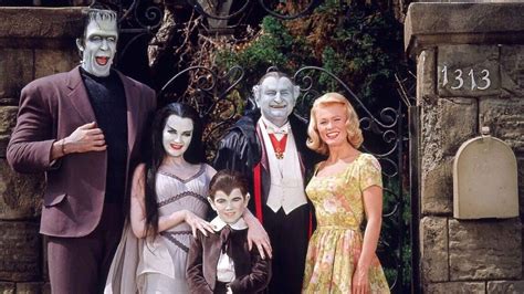 Munsters Set Photo Reveals Our Best Look Yet At Rob Zombies Reboot