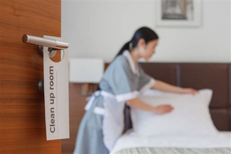 客室清掃のコツは？ 1室にかかる時間、ベッドメイキングのポイントを解説！ 株式会社バリュースタッフ 採用サイト