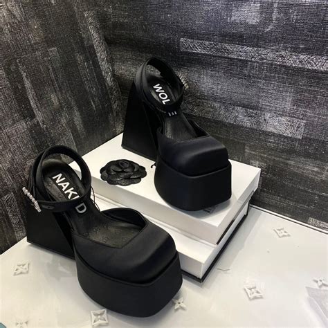 Giày Naked Tín đồ hàng hiệu