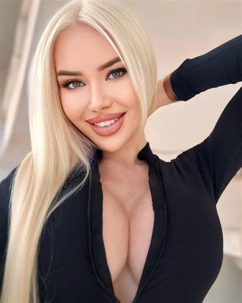 Sexy Blonde Lady Rsparkladies