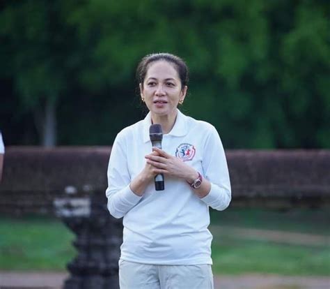 លោកជំទាវបណ្ឌិត ពេជ ចន្ទមុន្នី ហ៊ុនម៉ាណែត អញ្ជើញចូលរួមអនុវត្តយោគៈ