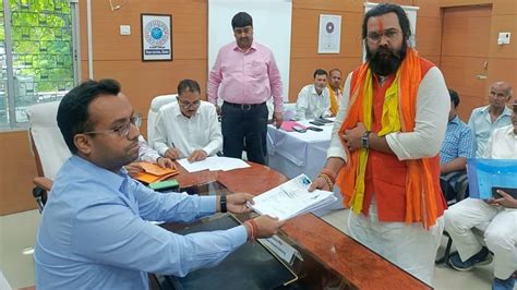 Siwan Ls निर्दलीय उम्मीदवार जीवन खूब चर्चा में नामांकन में भोजपुरी स्टार खेसारी सहित कई कलाकार