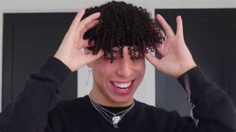 Larray Does A Forehead Reveal Youtube