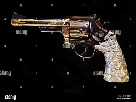 Armas De Oro Y Diamantes