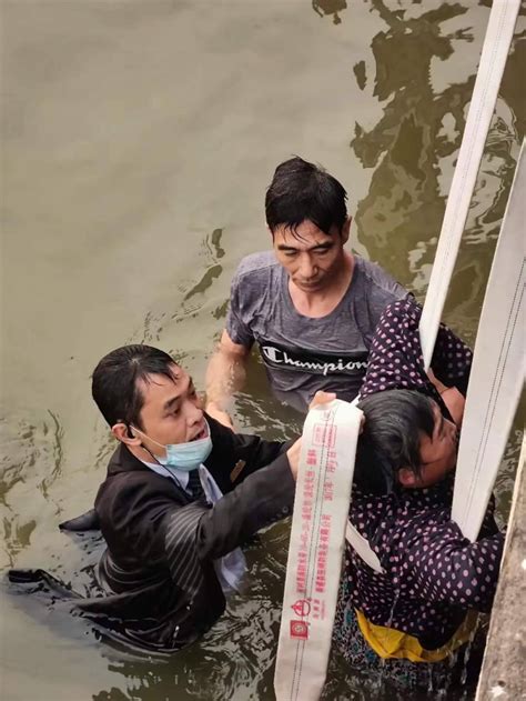 正能量！酒店员工见义勇为下水救人女子
