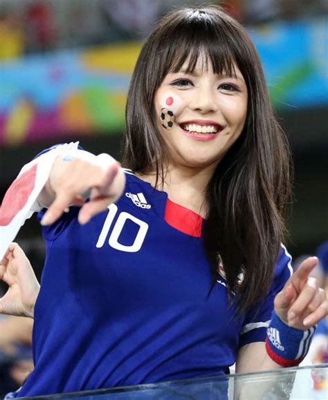 試合前に盛り上がる日本の美女サポーター 美女 写真特集 ブラジルw杯特集 美女サポーター サポーター Black Pink ジス