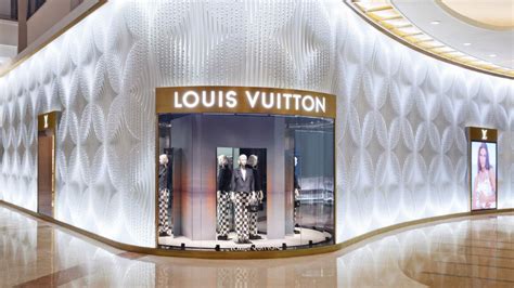 Breaking Louis Vuitton Employees Taunted A Casually Dressed Man And