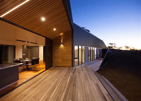 Rural Tasmanian House Has A Terrace Piercing Its Middle