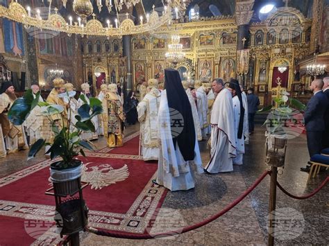 Заупокойна литургия за 40 дни от кончината на патриарх Неофит се отслужва в митрополитския храм