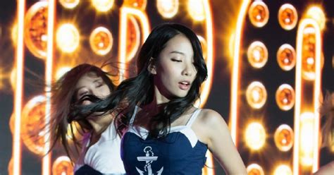 [포토] 레인보우 지숙 개미 허리에 선명한 복근 깜짝