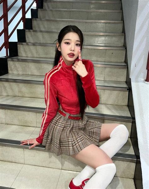 장원영 도대체 몇등신이야복근 드러낸 바비 인형 헉스