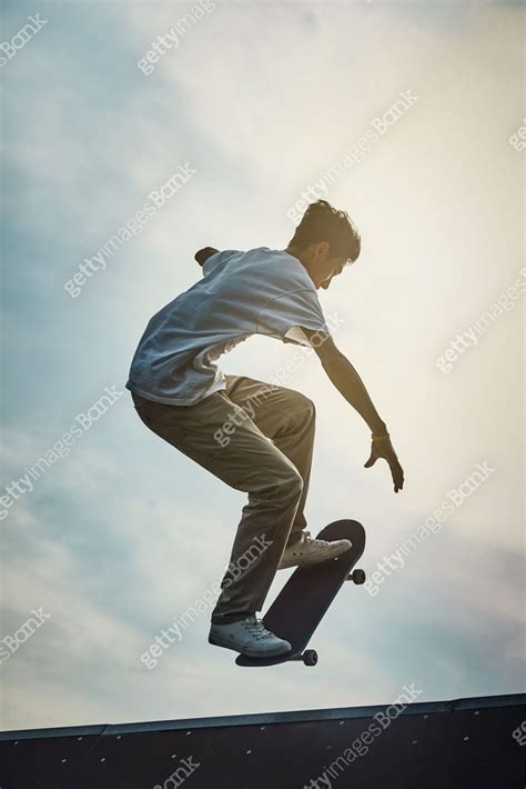 스케이트보드 스케이트보딩 스포츠 라이프스타일 익스트림스포츠 스포츠 운동 활력 컨셉 점프 도전 도전 컨셉 열정 컨셉 이미지