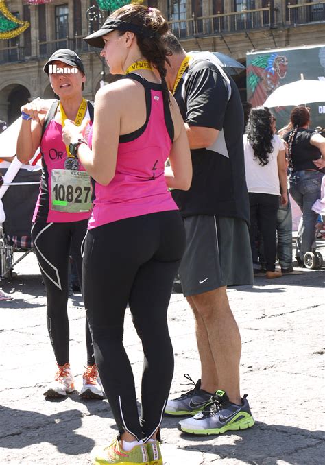 Milf Perfect Round Ass In Tight Yoga Pants Vpl And G String