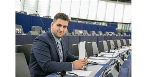 Евродепутатът Андрей Новаков в битка срещу манипулирането на километража