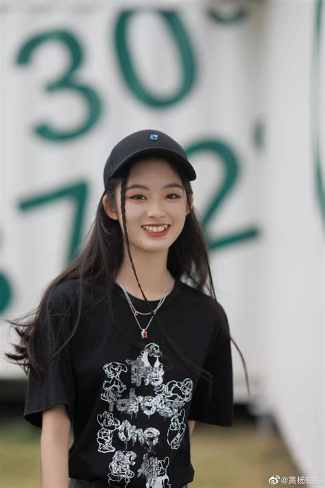 Pin Oleh Lily Di Huang Yang Tian Tian 黄杨钿甜 Selebritas