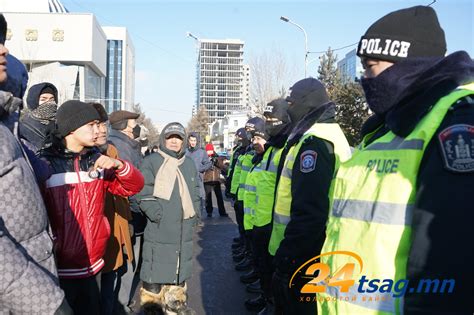 Төв талбайн баруун зүүн талын замын хөдөлгөөнийг хаалаа