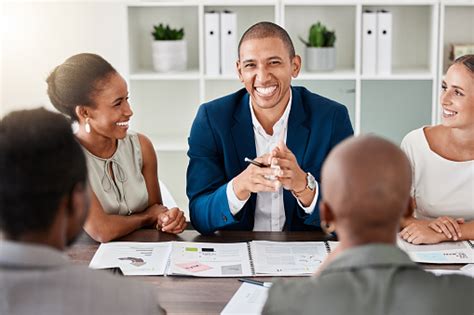 회사에 대한 비전과 사명을 계획하기 위한 회의에서 비즈니스 사람들 팀과의 팀워크 협업 및 계획 관리자와 직원과의 전략 성장 및 개발 교육 강좌에 대한 스톡 사진 및 기타