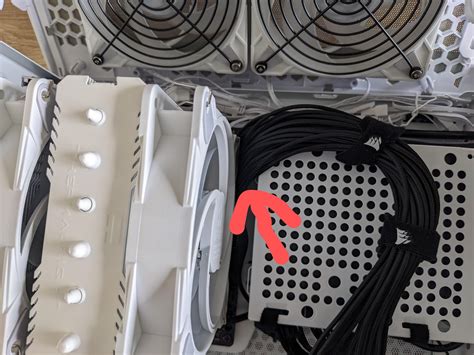 24 Pin Cable Pressing Against Cpu Fan Rnr200