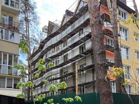 Відбудова Київщини в Ірпені триває ремонт багатоповерхівки ФОТО