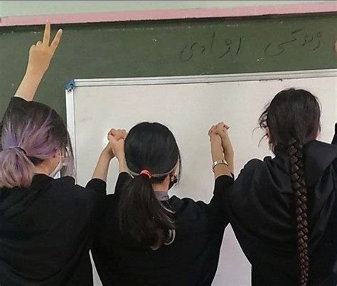 نظرسنجی موسسه گمان و تونی بلر ۷۴ درصد افراد بالای ۵۰ سال هم مخالف حجاب اجباری‌اند