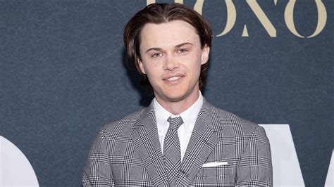 Christopher Briney Hat Der Schauspieler Eine Freundin