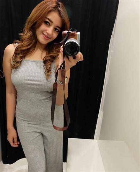 Cerita Sex Bapak Damar Menjadi Pelampiasan Hasrat Seksku Disaat Pernikahan Igo Basah