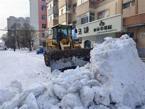 【民生筑企】昼夜连战清冰雪，担当作为保畅通——亚布力林业局有限公司以雪为令迎战新一轮清雪重任作业车辆林区