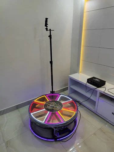 Metal Frame 360 Degree Automatic Photo Booth For Rent Digital Camera